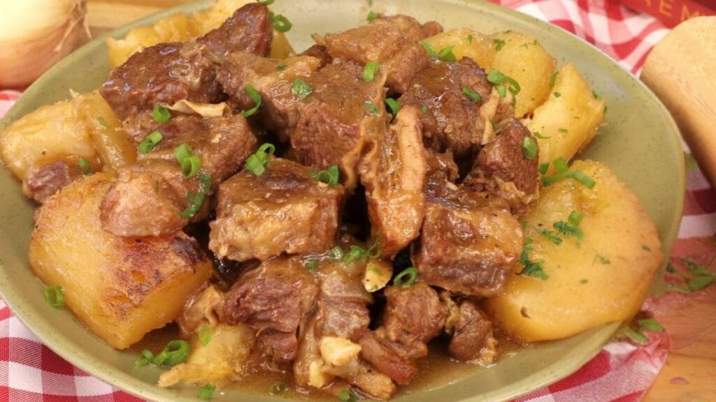 Vaca Atolada com Mandioca Como Você Nunca Viu - Receitinhas de Mãe